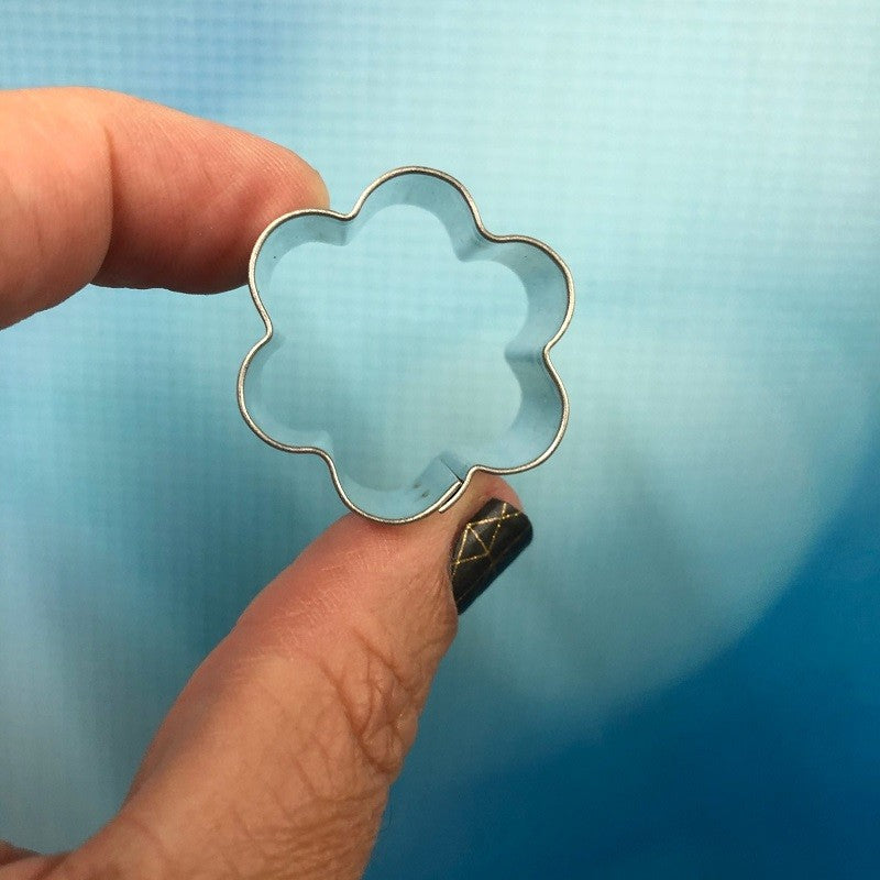 Mini cutter 6 petal blossom daisy - Kiwicakes