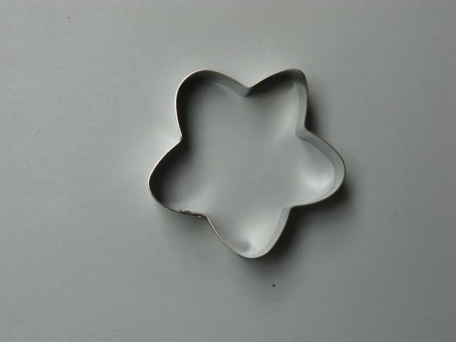 Petunia flower petal cutter - Kiwicakes